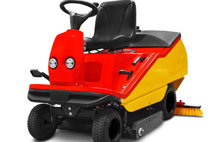TurfCare TCA1400 Wheel-driven trailed implement for cleaning and ...