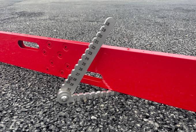 TestSet Track: Compact precision measuring tool set